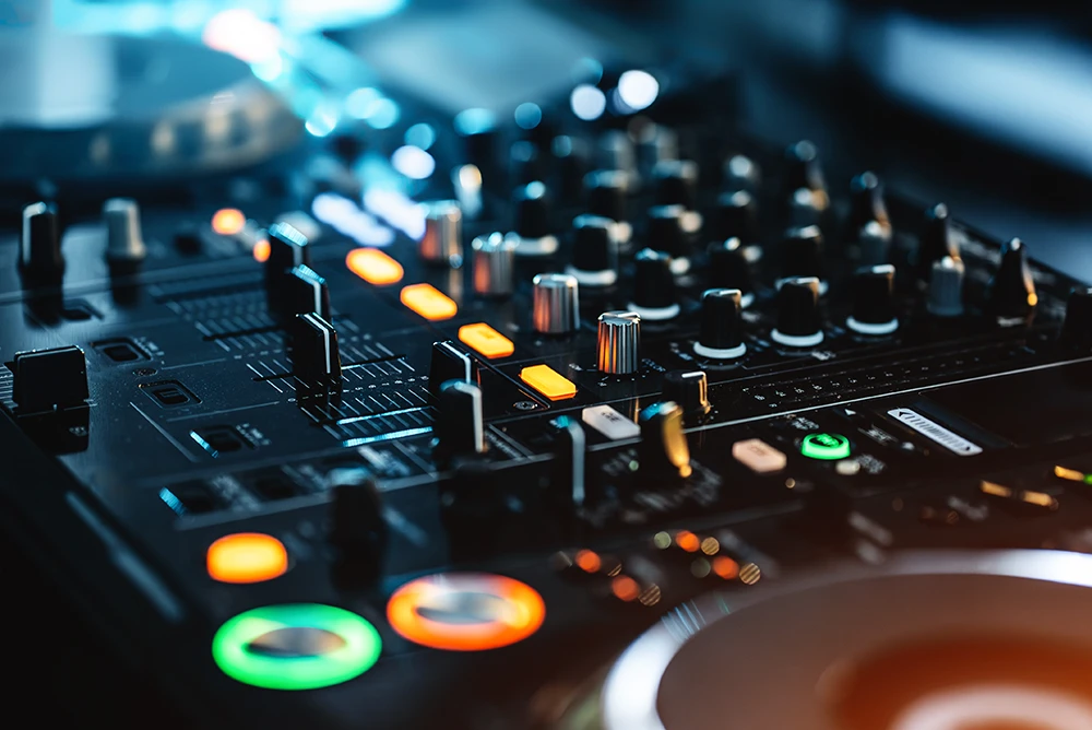 Music & Pro Audio Instruments Recording Gear | SCAN UK