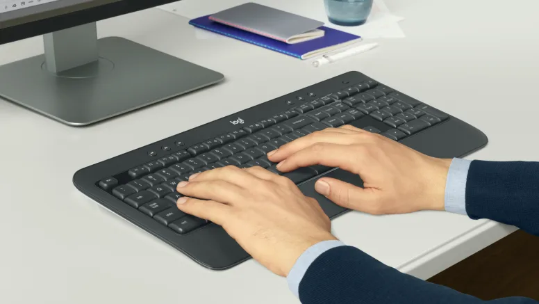 Logitech Advanced Combo Wireless Keyboard and Ambidextrous Mouse (K540E ...